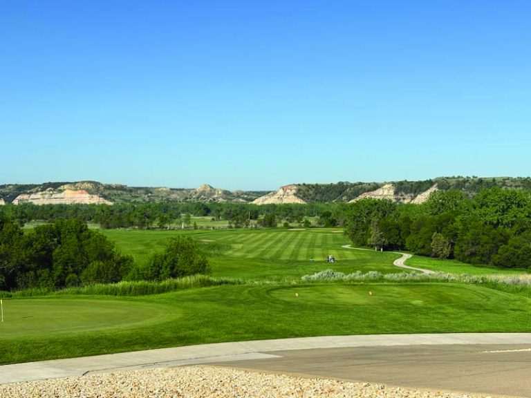 Medora Girls Golf Camp at Bully Pulpit – Northern Sentry